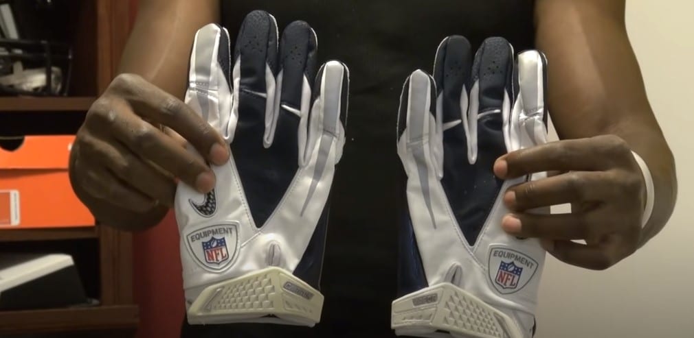 How To Clean Football Gloves - Gloveszone