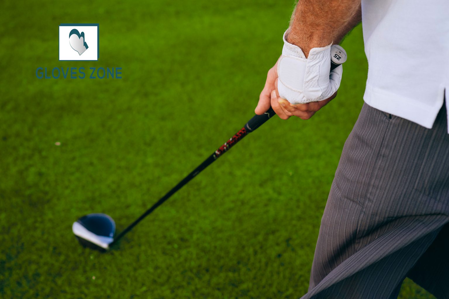 Do golfers wear two gloves?